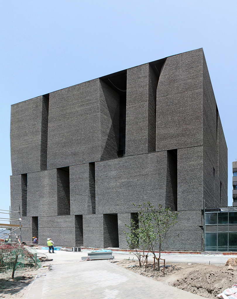 Alejandro Aravena of Chile Receives the 2016 Pritzker Architecture ...