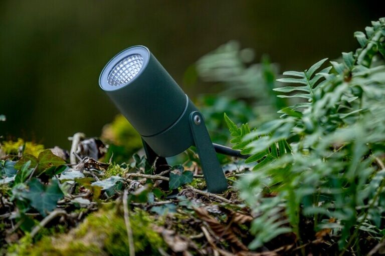 4 Outdoor Lighting Ideas Inspired by the Color of Green Forest | Archi ...